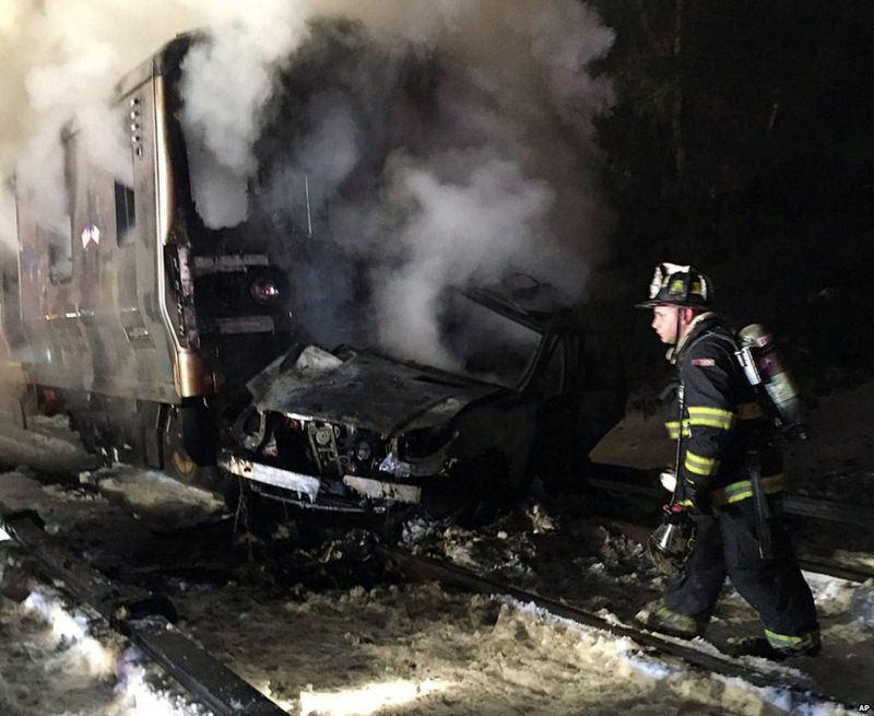 In pictures: New York train crash aftermath - BBC News