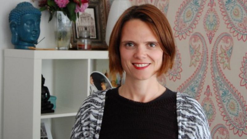 My Fear Of Dating As Someone With Dwarfism Bbc News