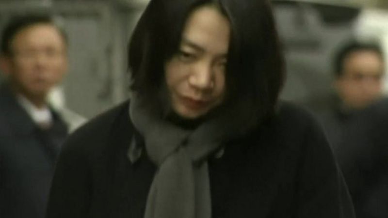 Korean Air executive jailed in 'nut rage' case - BBC News