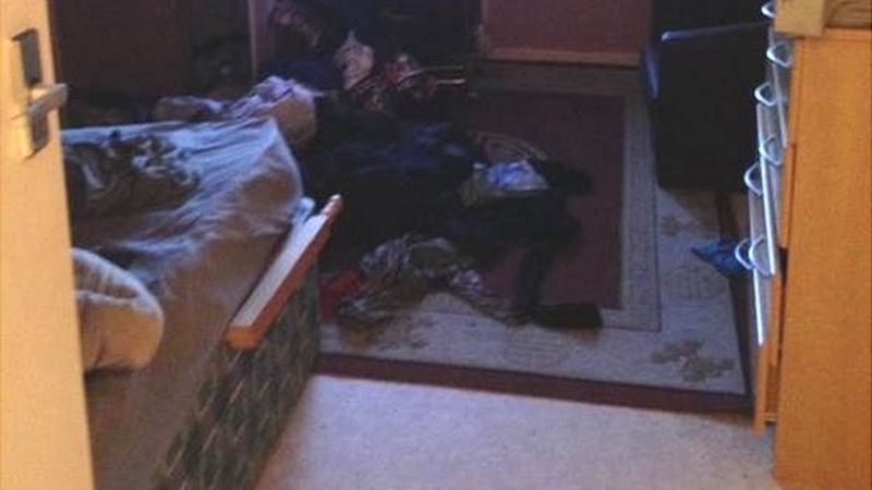 At what age can children be left alone? - BBC News