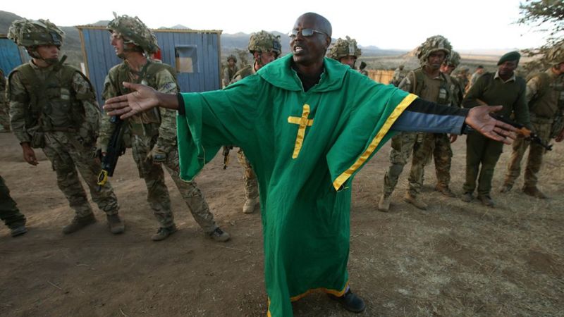 In pictures: Scots soldiers on exercise in Kenya - BBC News