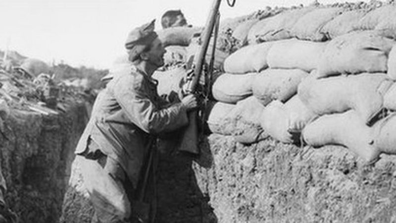 Anzac Day: Commemorate or celebrate? - BBC News