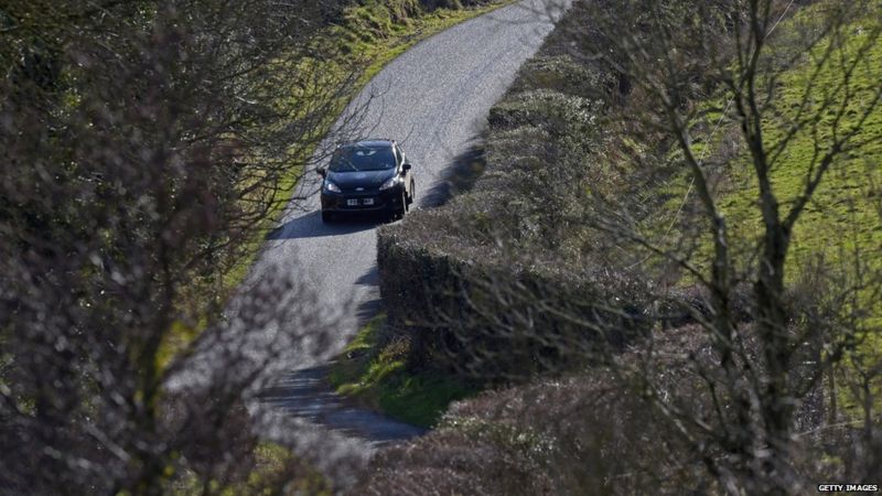 Idris Elba to take part in Circuit of Ireland Rally - BBC News
