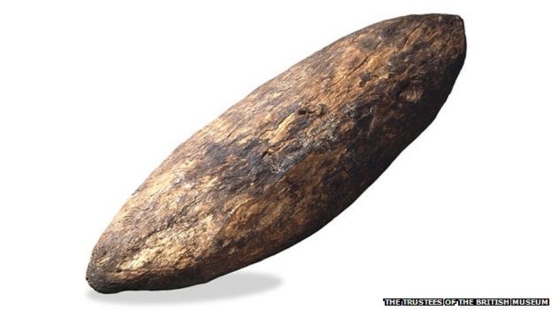 Historic indigenous objects return to Australia - BBC News