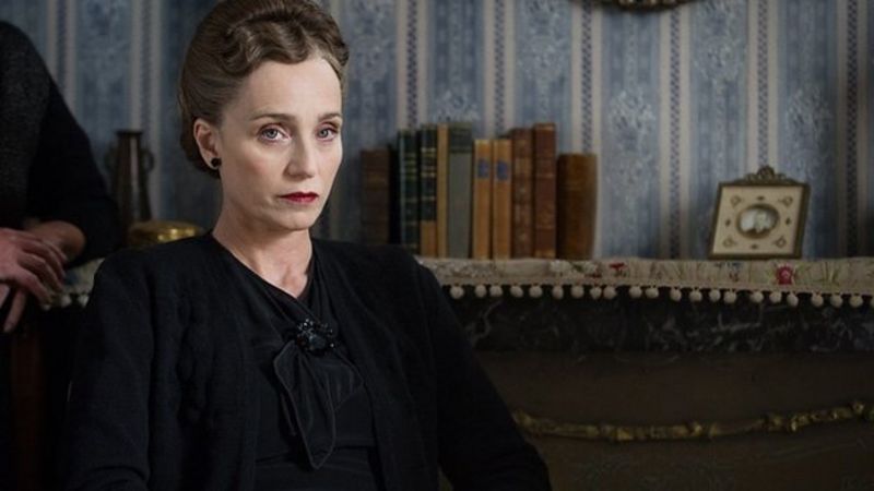 Kristin Scott Thomas: Film actresses face age 'disaster' - BBC News