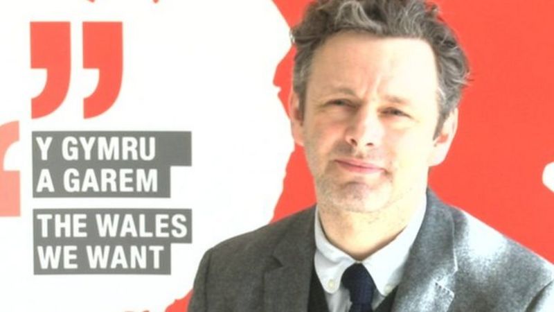 Michael Sheen tells politicians "believe in something" - BBC News