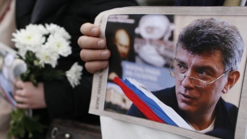 Russians bid farewell to murdered politician Nemtsov - BBC News