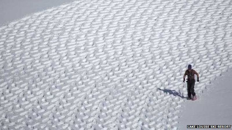 Simon Beck: Creating art with a compass and snowshoes - BBC News