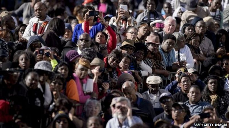 Obama praises Selma 'heroes' 50 years after march - BBC News