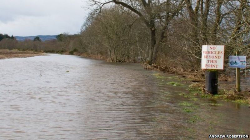 Severe gales leave 4,100 without power - BBC News