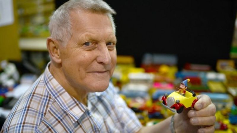 Rare Dinky toy collection fetches £150k at Devon auction - BBC News
