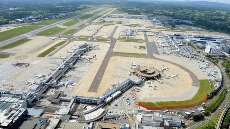 Passenger number rise boosts Gatwick's runway campaign - BBC News