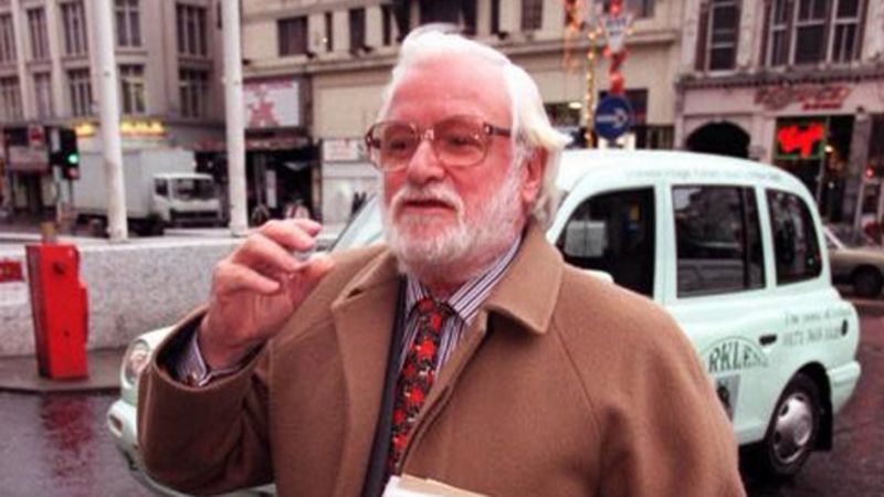 Ex-Leeds United chairman Ken Bates loses damages appeal - BBC News