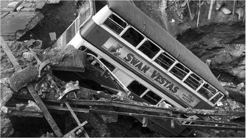 Plaque marks Dartford WW2 'doodlebug' site - BBC News