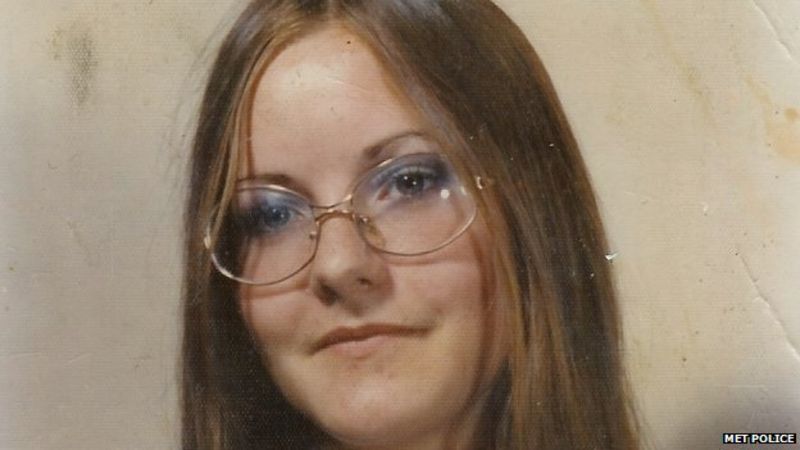 Police appeal over 1975 London double murders - BBC News