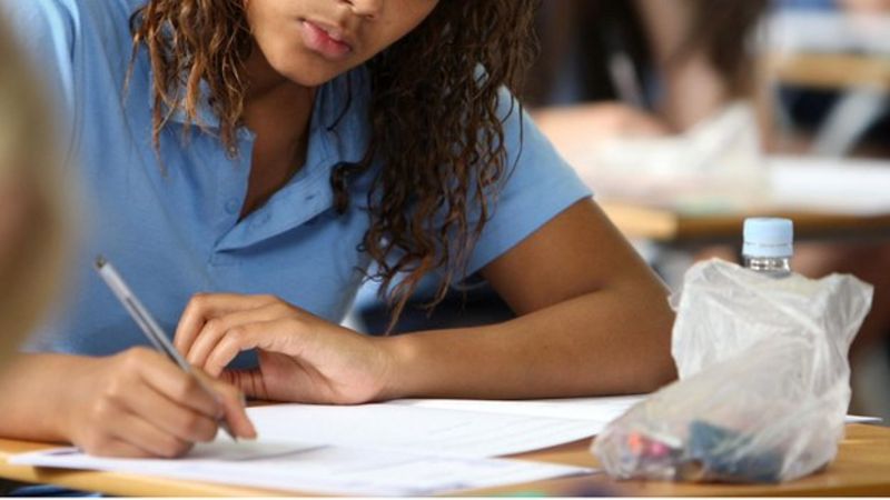 School language learning decline tackled by universities - BBC News