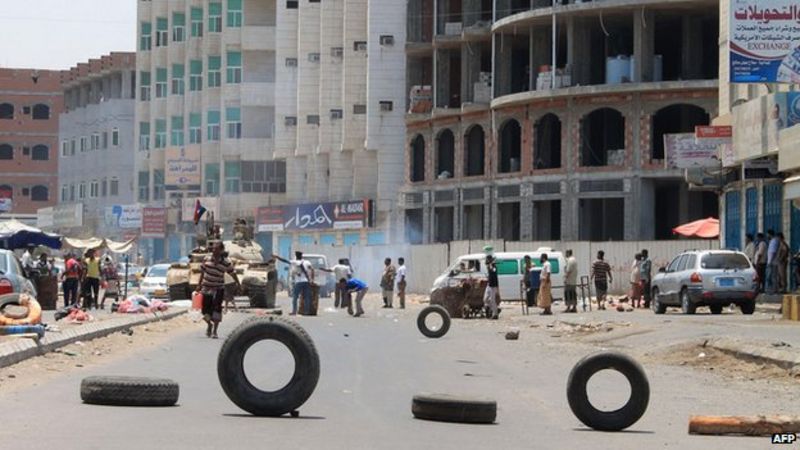 Yemen crisis: Rebels storm presidential palace in Aden - BBC News