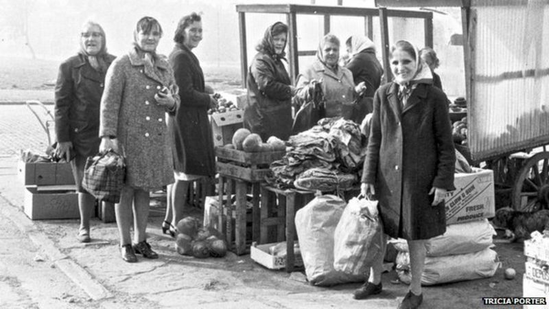 Photographs of life in 1970s Liverpool are exhibited - BBC News