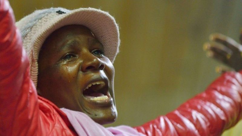 Garissa attack: Kenyans call for university to reopen - BBC News