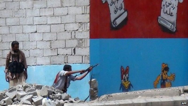 Yemen crisis: Rebels push into central Aden - BBC News