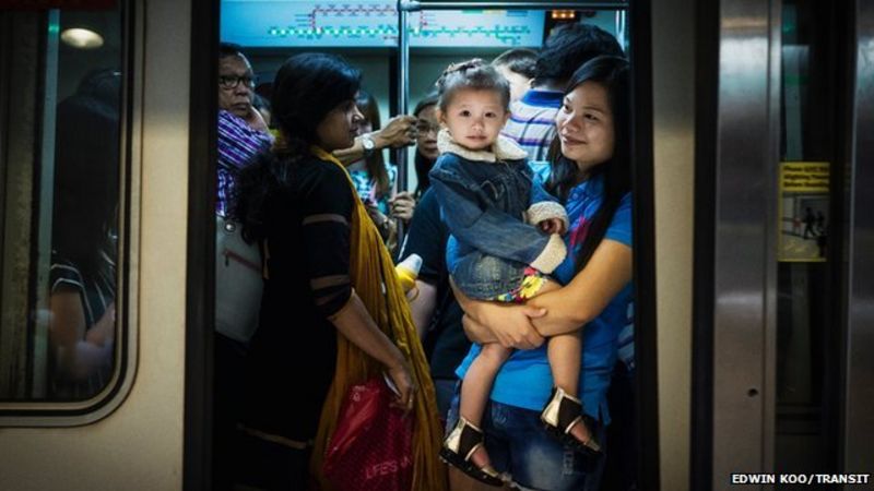 Singapore photographer captures life on the MRT - BBC News