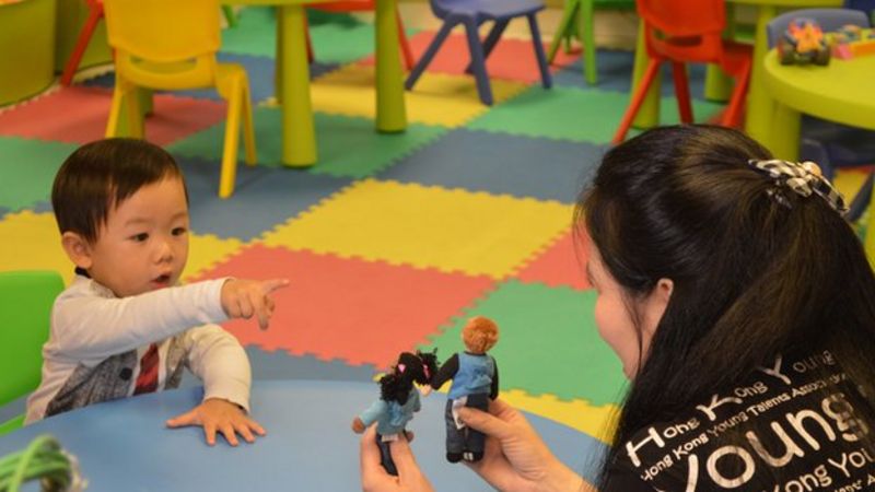 Toddlers prepare for their first big interview - BBC News