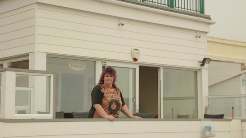 Jaywick: Donald Trump urged to 'feel the love' - BBC News