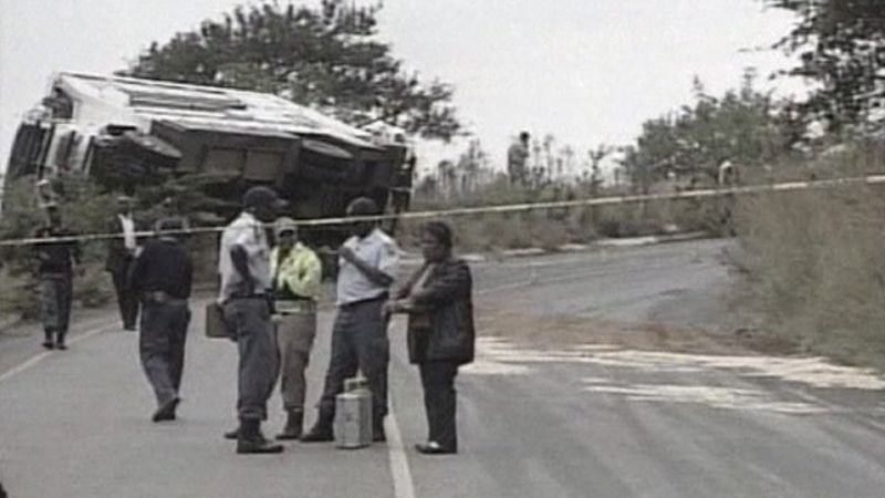 South Africa bus crash 'kills at least 19 children' - BBC News