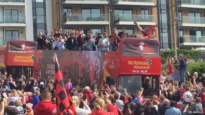 Champions Bournemouth hold open-top bus parade - BBC News