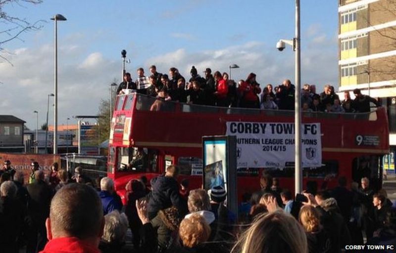 Corby Town Football Club's open-top bus parade - BBC News