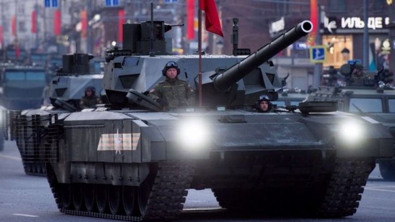 Russian super-tank 'stalls' on rehearsal parade in Moscow - BBC News