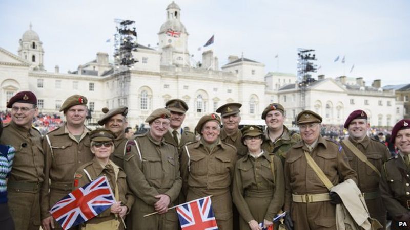 VE Day: London concert held to mark anniversary - BBC News