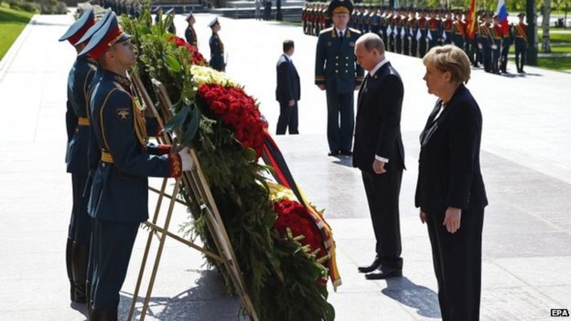 Germany's Angela Merkel in Moscow to mark end of WWII - BBC News