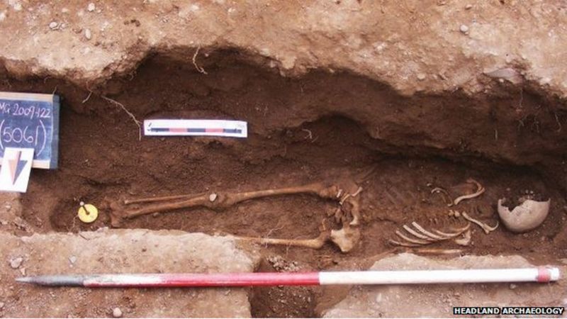 'Mystery' child's body found on Hereford Cathedral land - BBC News