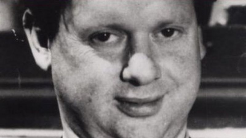 Artist who painted last portrait of Dylan Thomas dies - BBC News