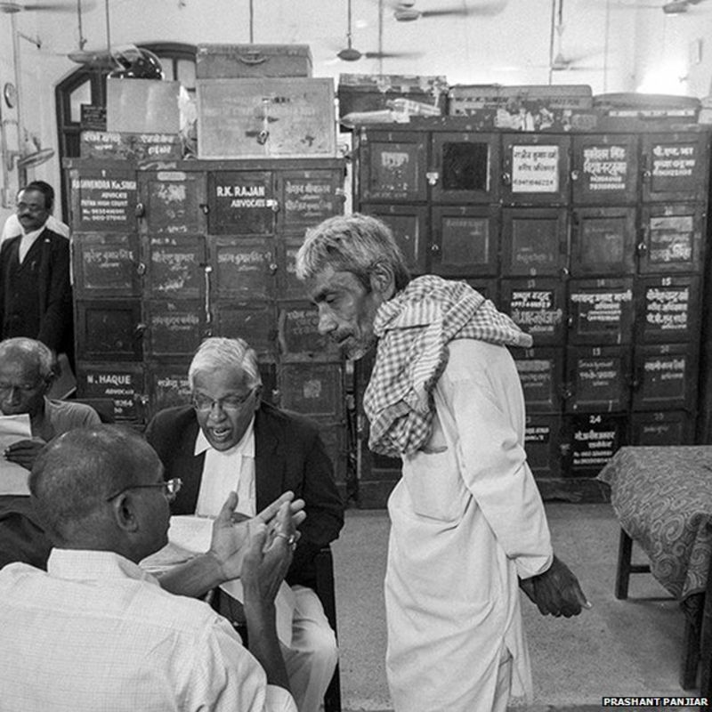 In pictures: Inside an Indian high court - BBC News