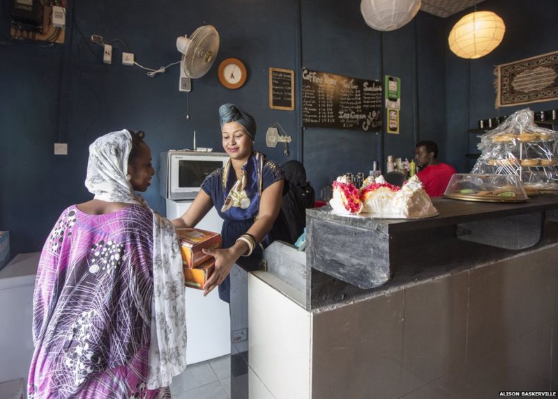 In pictures: Women of Hargeisa - BBC News