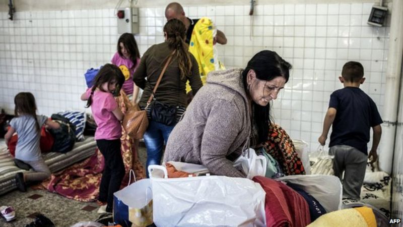 Gap between rich and poor 'keeps growing' - BBC News