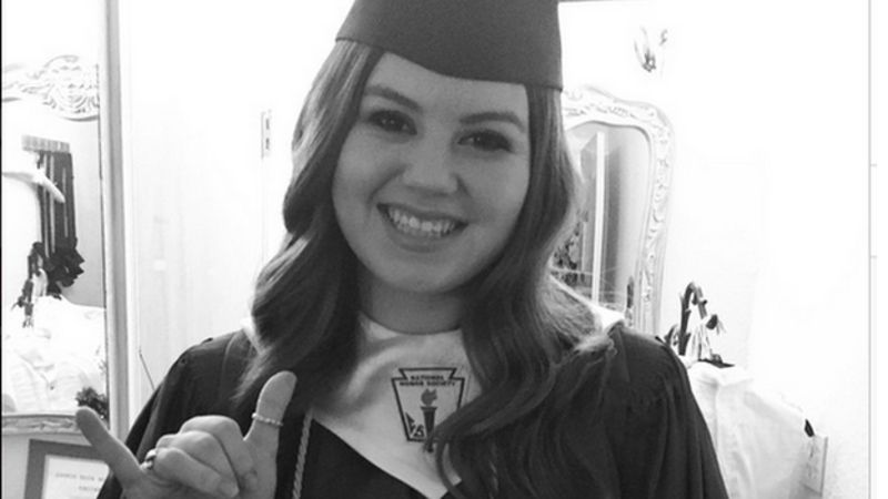 Toll from floods in Texas and Oklahoma rises - BBC News