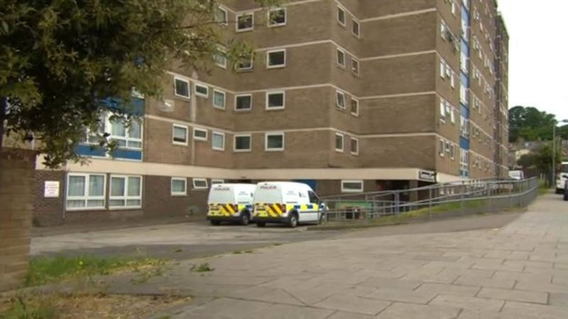 Murder charge over Gravesend flat murder - BBC News