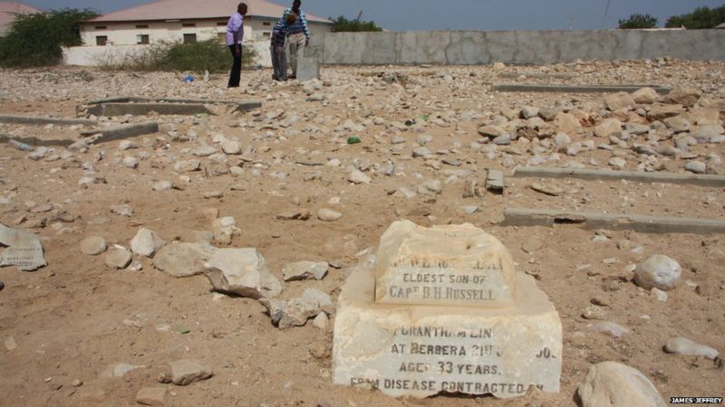 In pictures: Berbera builds future from crumbling past - BBC News