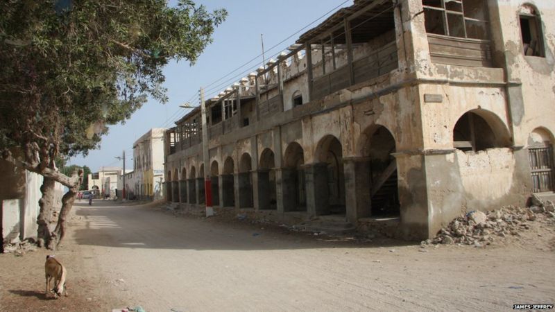 In pictures: Berbera builds future from crumbling past - BBC News