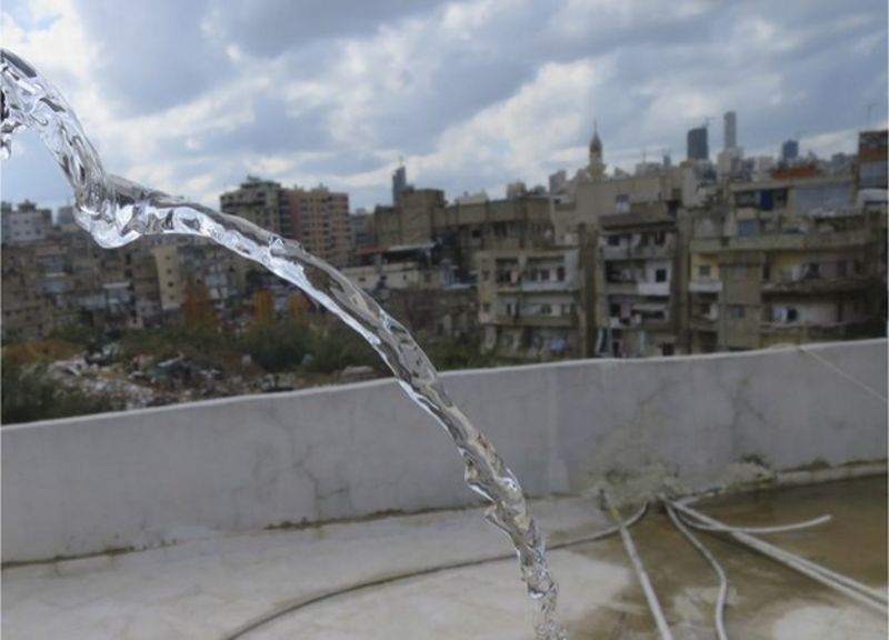 Syrian refugees share 'safe space' - BBC News