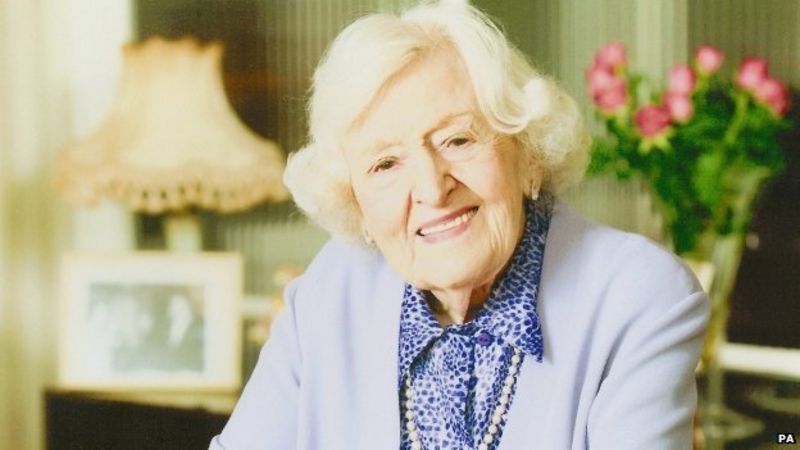 Cookery writer Marguerite Patten dies aged 99 - BBC News