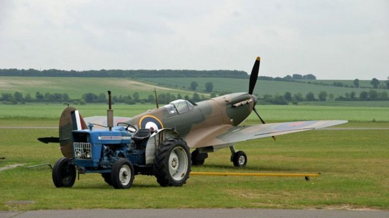 What does it take to restore a World War Two Spitfire? - BBC News