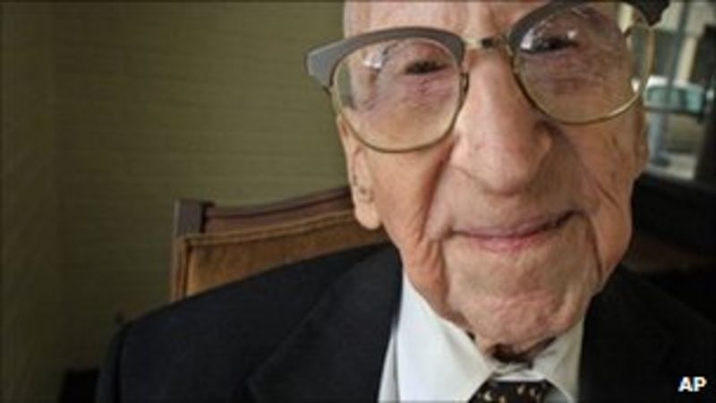 World's oldest man Walter Breuning dies in US aged 114 - BBC News