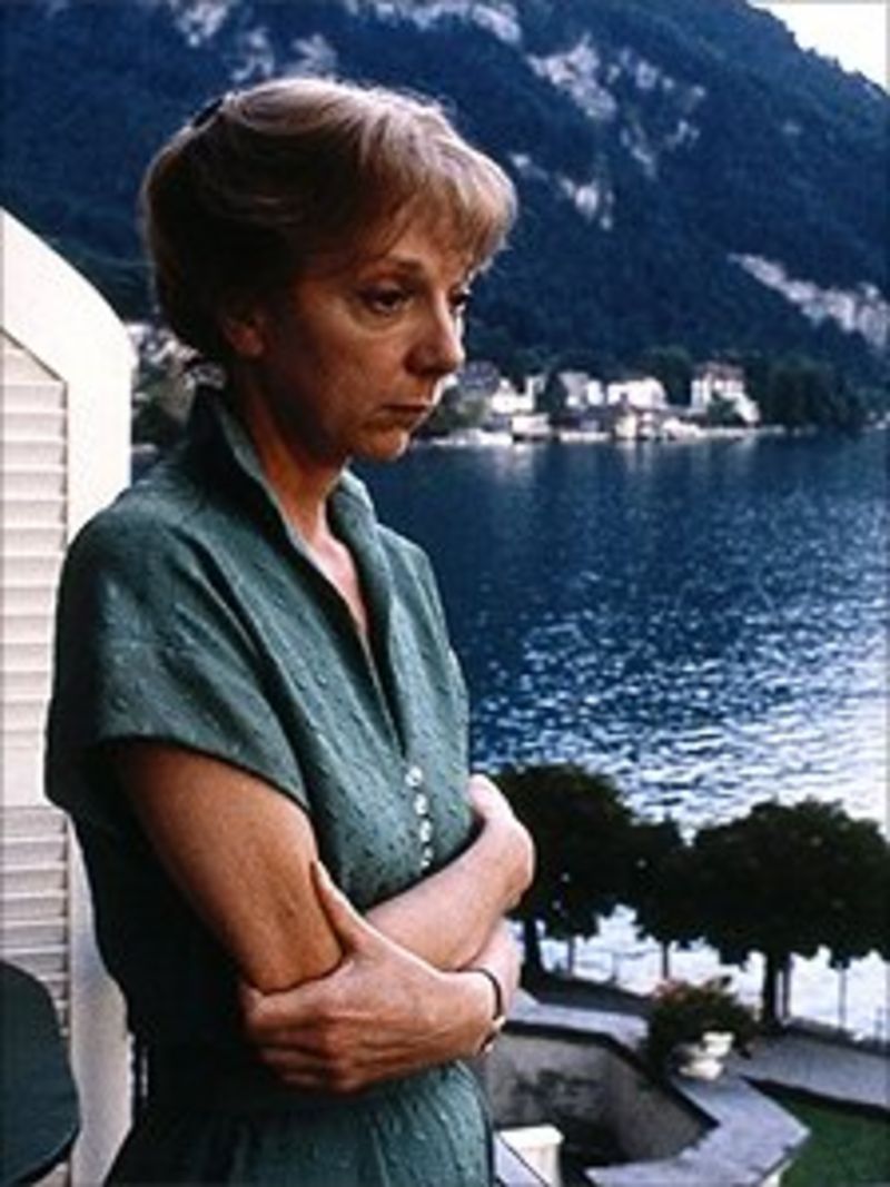 Actress Anna Massey dies at the age of 73 - BBC News