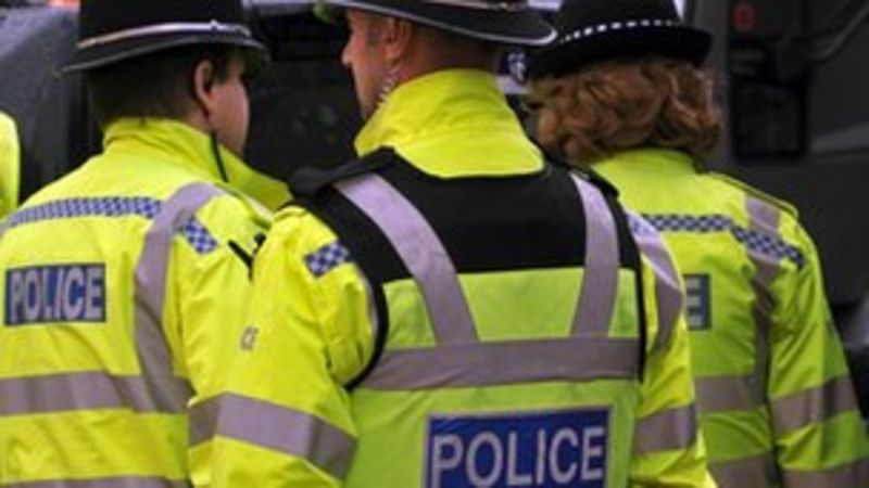 Retiring Surrey police officers save almost £1m - BBC News