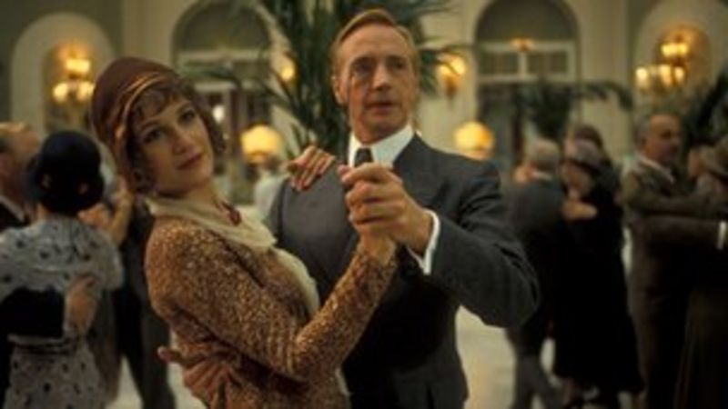 Actor Edward Petherbridge puts stroke story on stage - BBC News