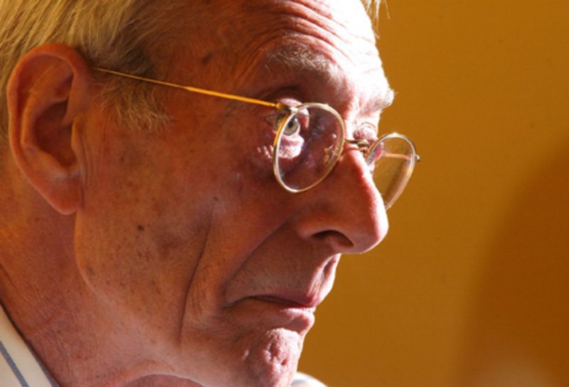 Great Train Robbery: How Bruce Reynolds became a writer - BBC News